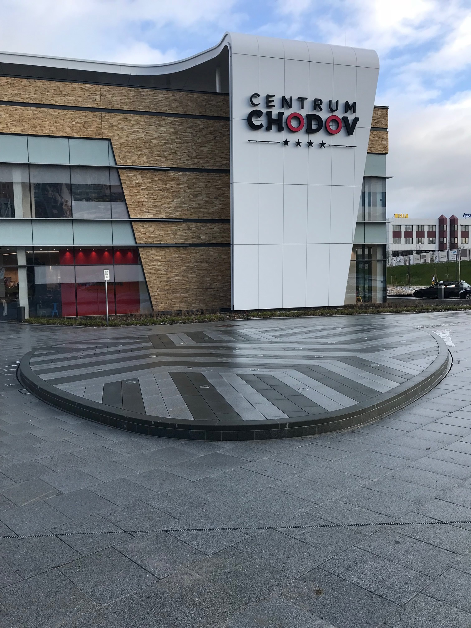 Estetické a funkční odvodnění venkovních ploch u nákupního centra OC ...