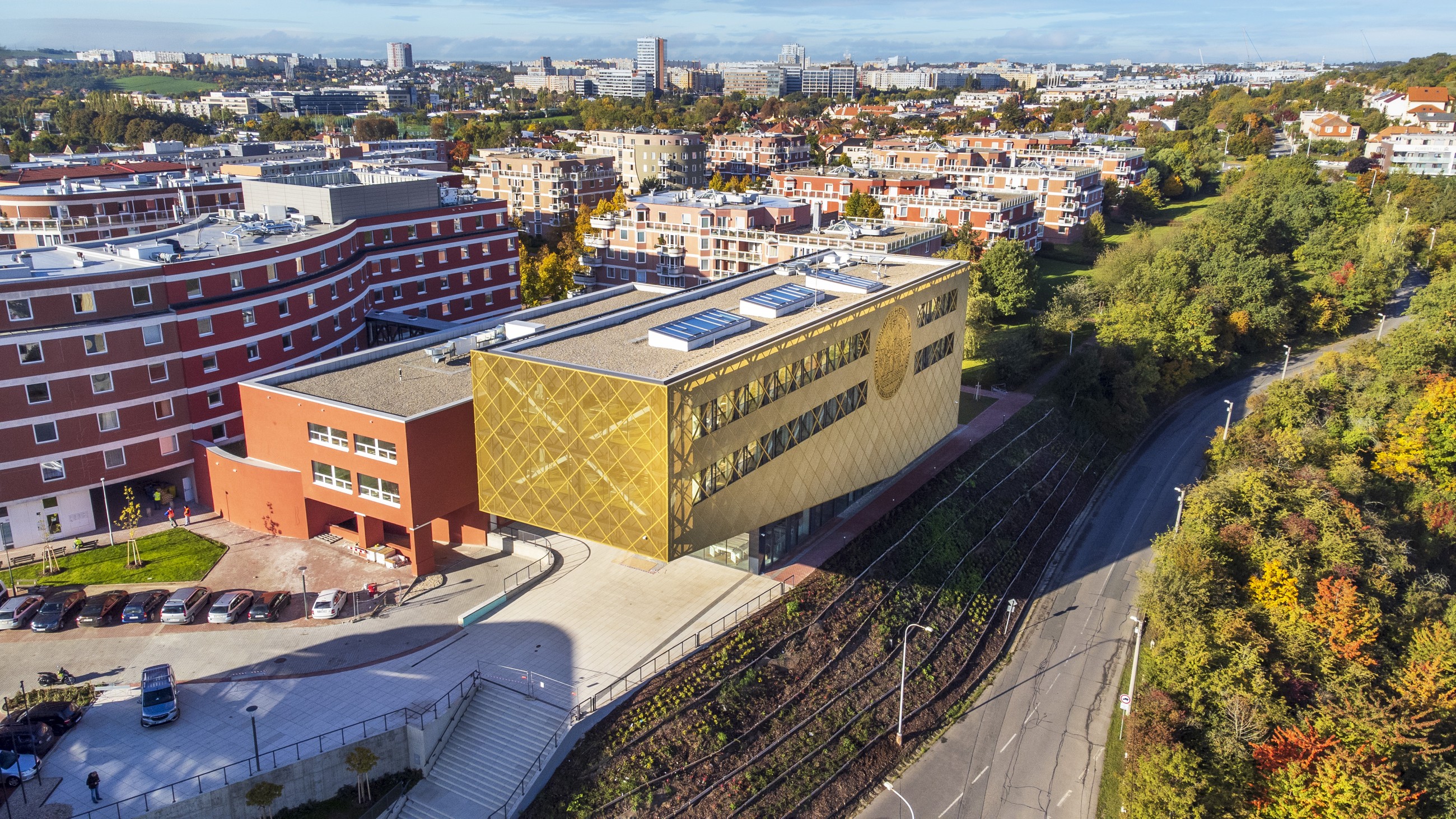 Areál FSV UK Praha v Jinonicích s nízkonákladovým vytápěním a chlazením - TZB-info