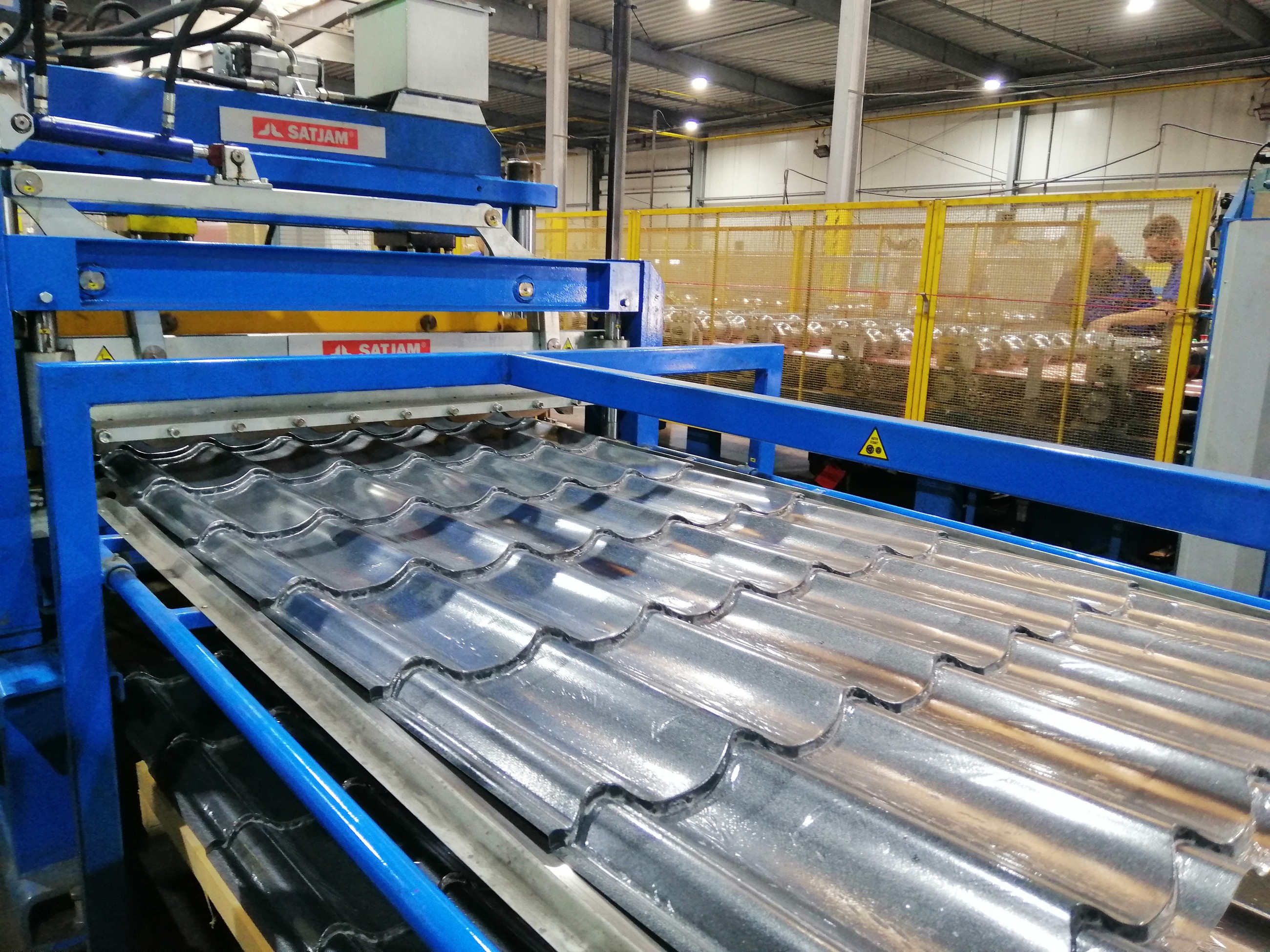 Jak se rodí plechové střešní krytiny SATJAM. Nahlédněte s námi do ...