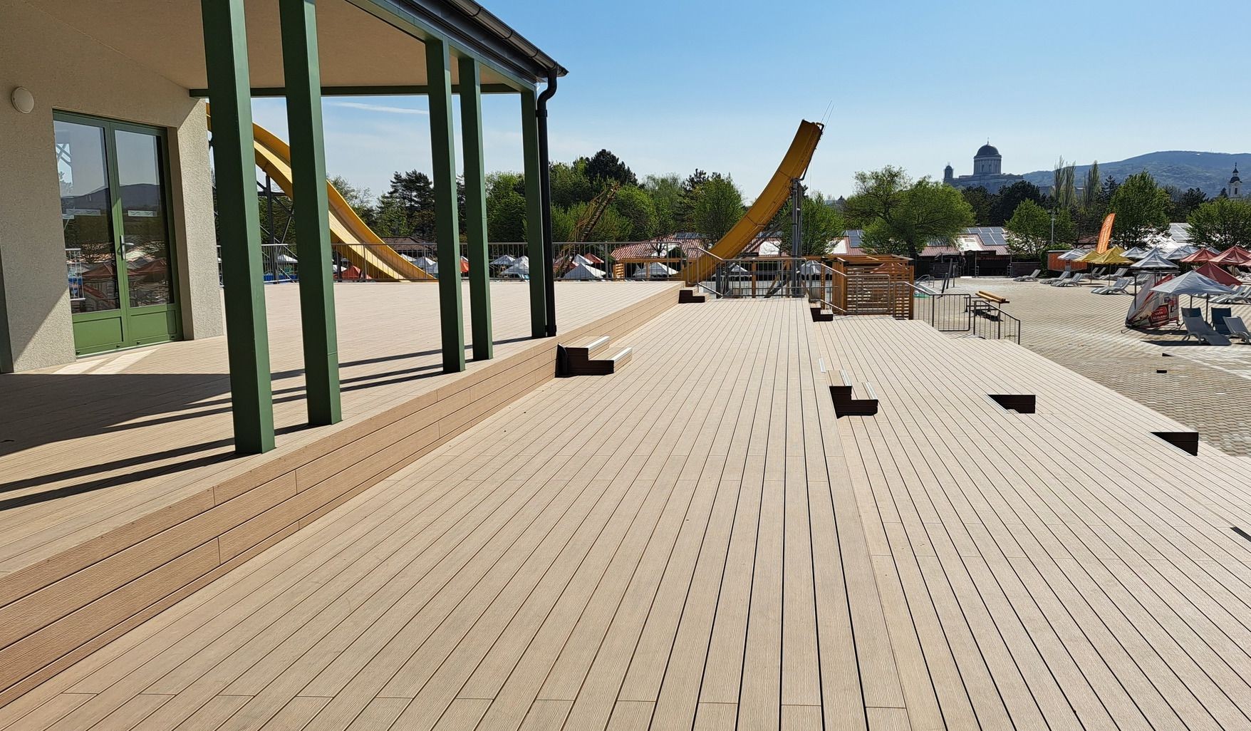 Nová terasa ve slovenském Štúrovu odolá i horké termální vodě - TZB-info